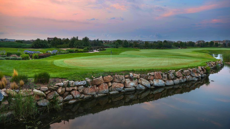 Infinitum to remodel bunkers on Greg Norman-designed...